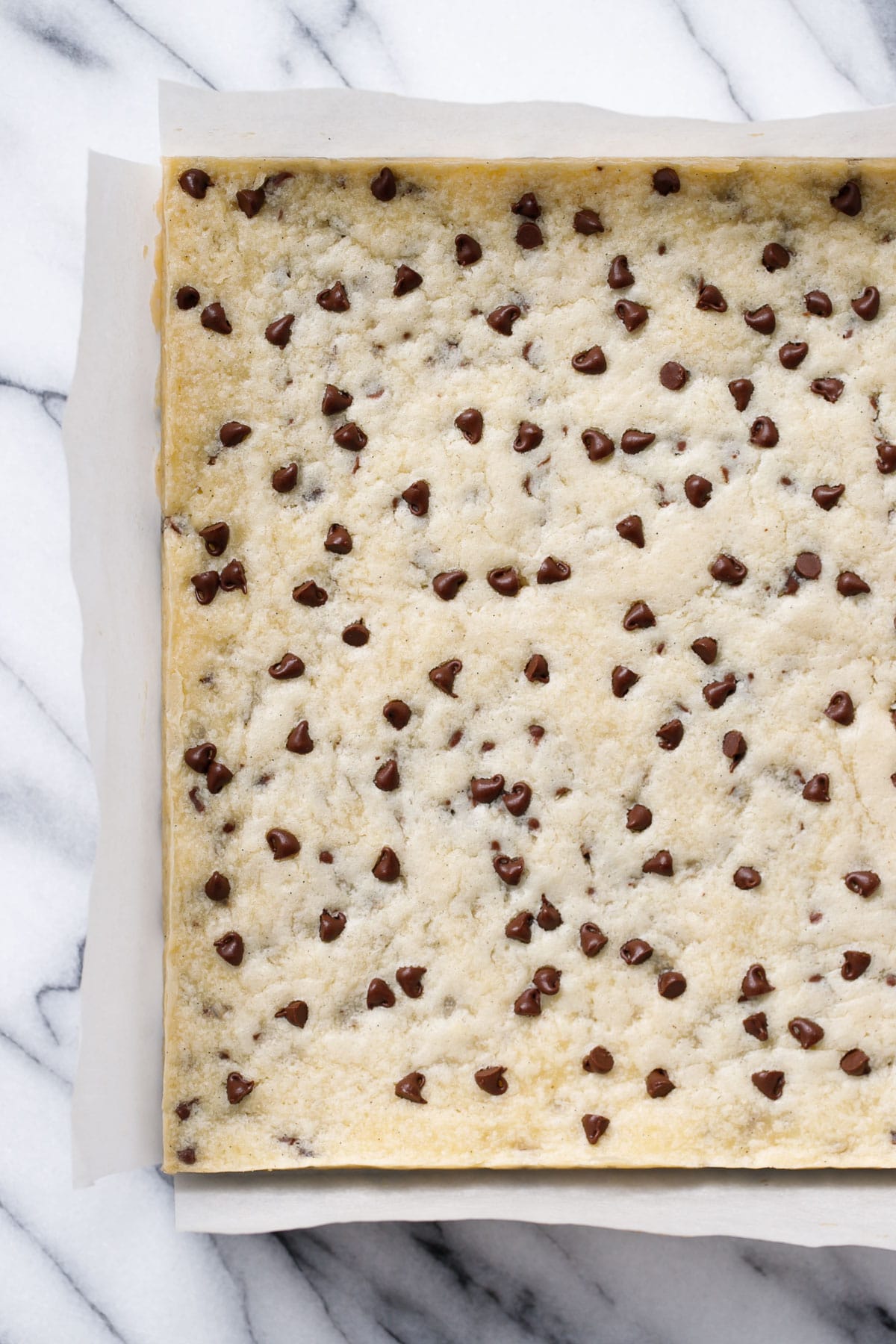 Chocolate Chip Shortbread Cookie Bars | Love and Olive Oil